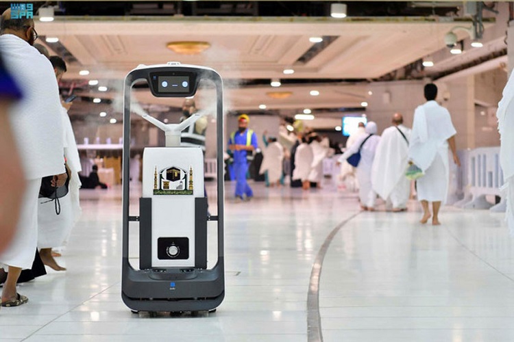 Canggih, Masjidil Haram Operasikan 11 Robot Kebersihan – SUARAISLAM.ID