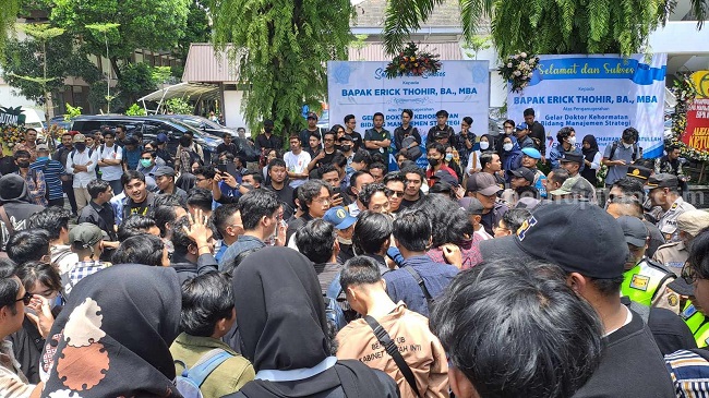 Tolak Honoris Causa Erick Thohir! – SUARAISLAM.ID