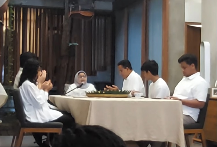 Anies Didoakan Ibu Sebelum Nyoblos, Isi Doanya Bikin Terenyuh – SUARAISLAM.ID