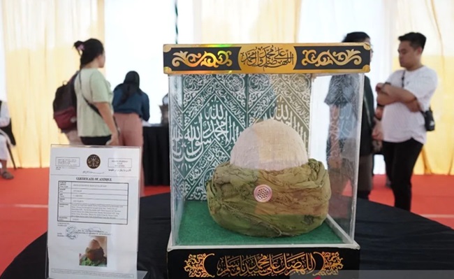 Sepuluh Artefak Peninggalan Rasulullah Saw Dipamerkan di Batam ... Sepuluh Artefak Peninggalan Rasulullah Saw Dipamerkan di Batam ...