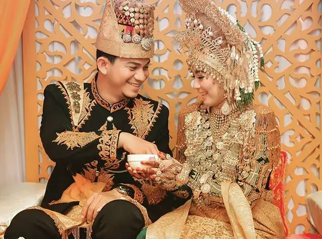 Begini Uniknya Busana Pengantin Adat Aceh – SUARAISLAM.ID