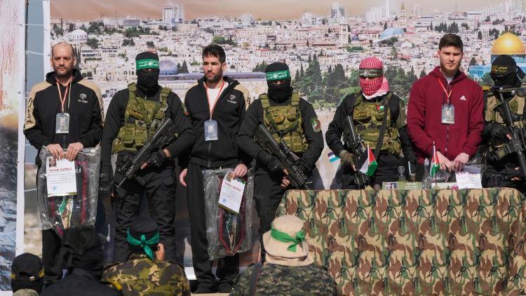Pejuang Palestina Bebaskan Tiga Sandera Israel dengan Imbalan 369 ...