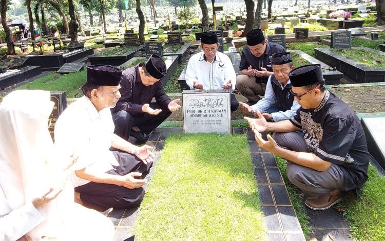 Pengurus Partai Masyumi Ziarahi Makam Tokoh-Tokoh Pejuang Pendiri NKRI ...